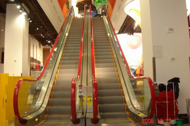 Tips cara naik escalator yang baik dan benar